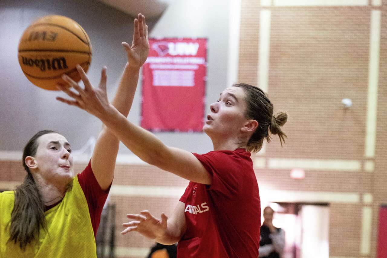 UIW women start strong, cruise to win against Northwestern State