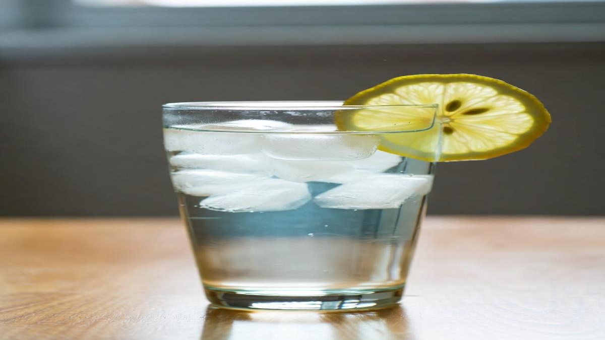 The real health benefits of lemon water, according to nutrition experts