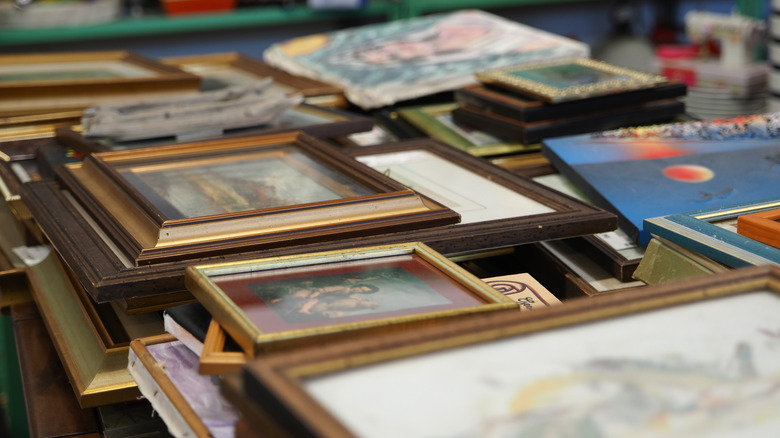 The clever thrift store flip that turns ordinary picture frames into ...