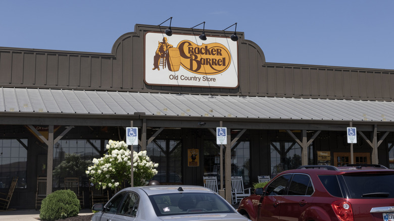 Cracker Barrel's discontinued southern seafood dish that deserves a ...