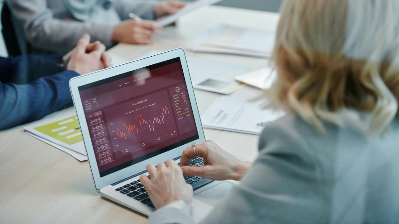 2 dirt cheap stocks to grab with $1,000 right now