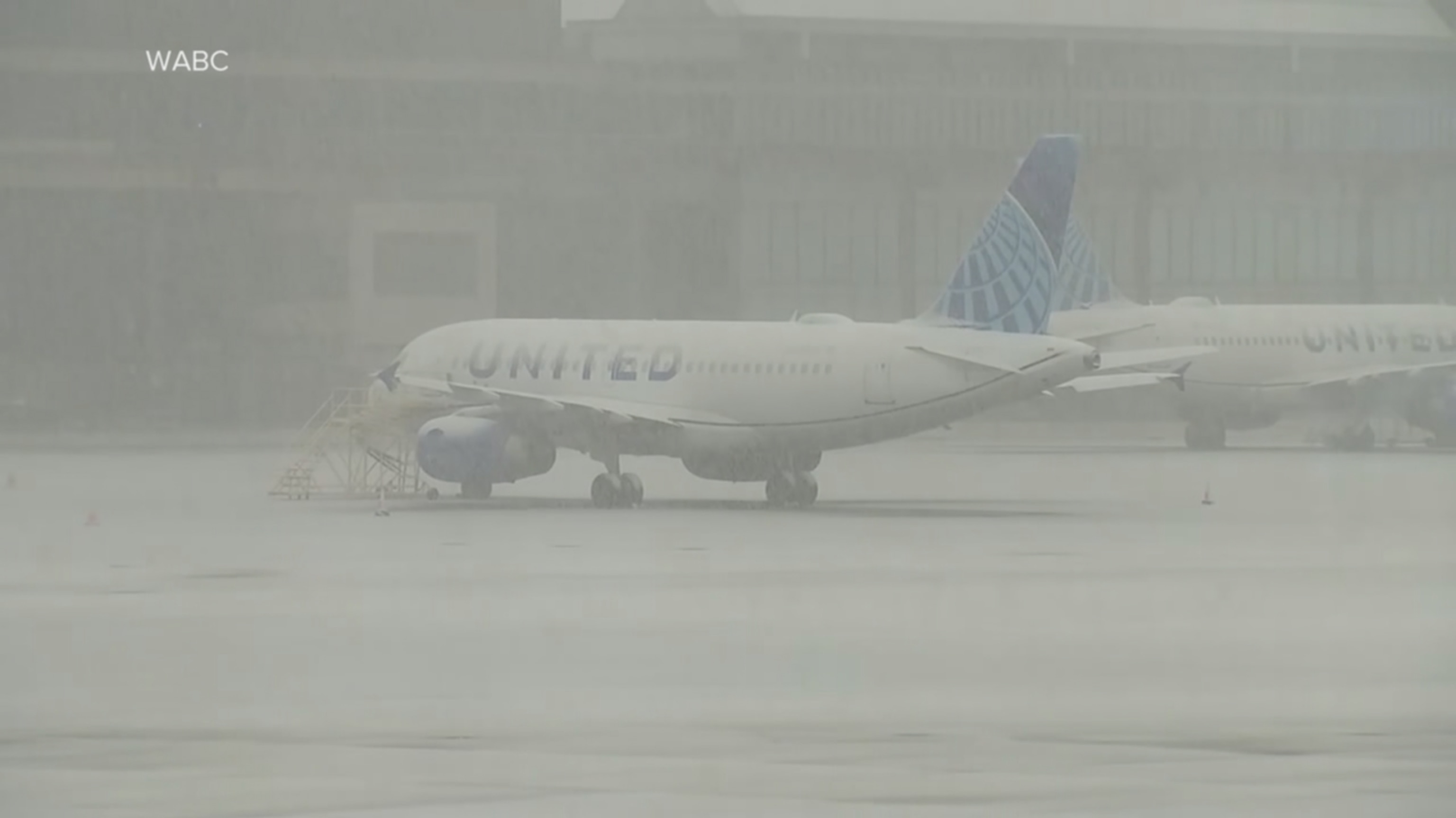 Snow and bitter cold grip East Coast, Mid-west