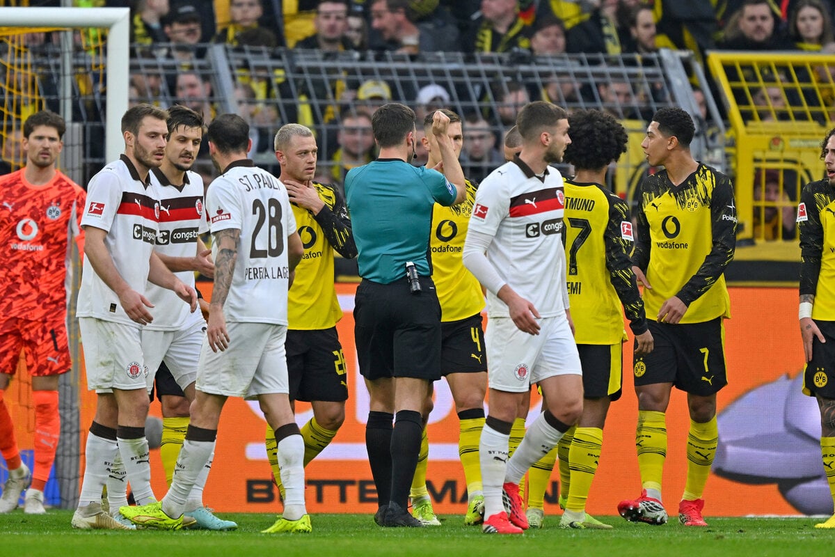 Unter den Augen von Kanzler Merz: BVB verspielt Zwei-Tore-Führung und ...