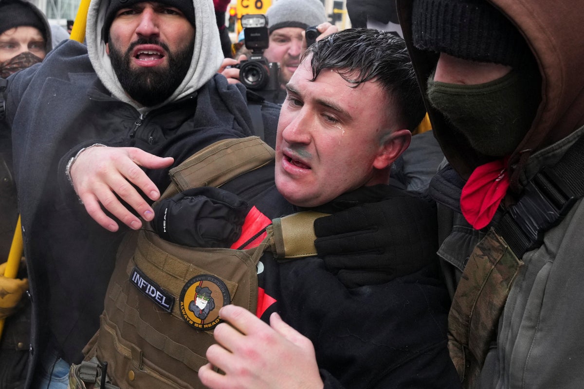 Protesters chase pardoned Jan 6 rioter from pro-ICE rally in Minnesota