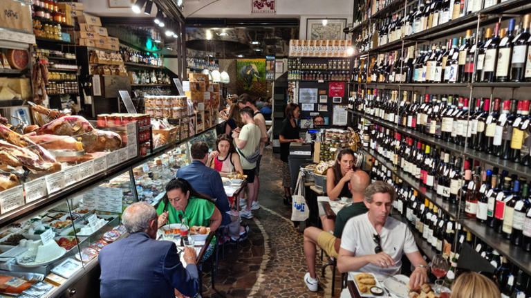 11 etiquette rules you need to know before eating in Italy