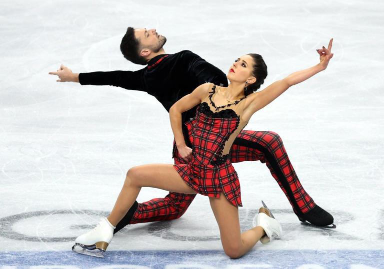 Fear and Gibson miss out on maiden European ice dance title