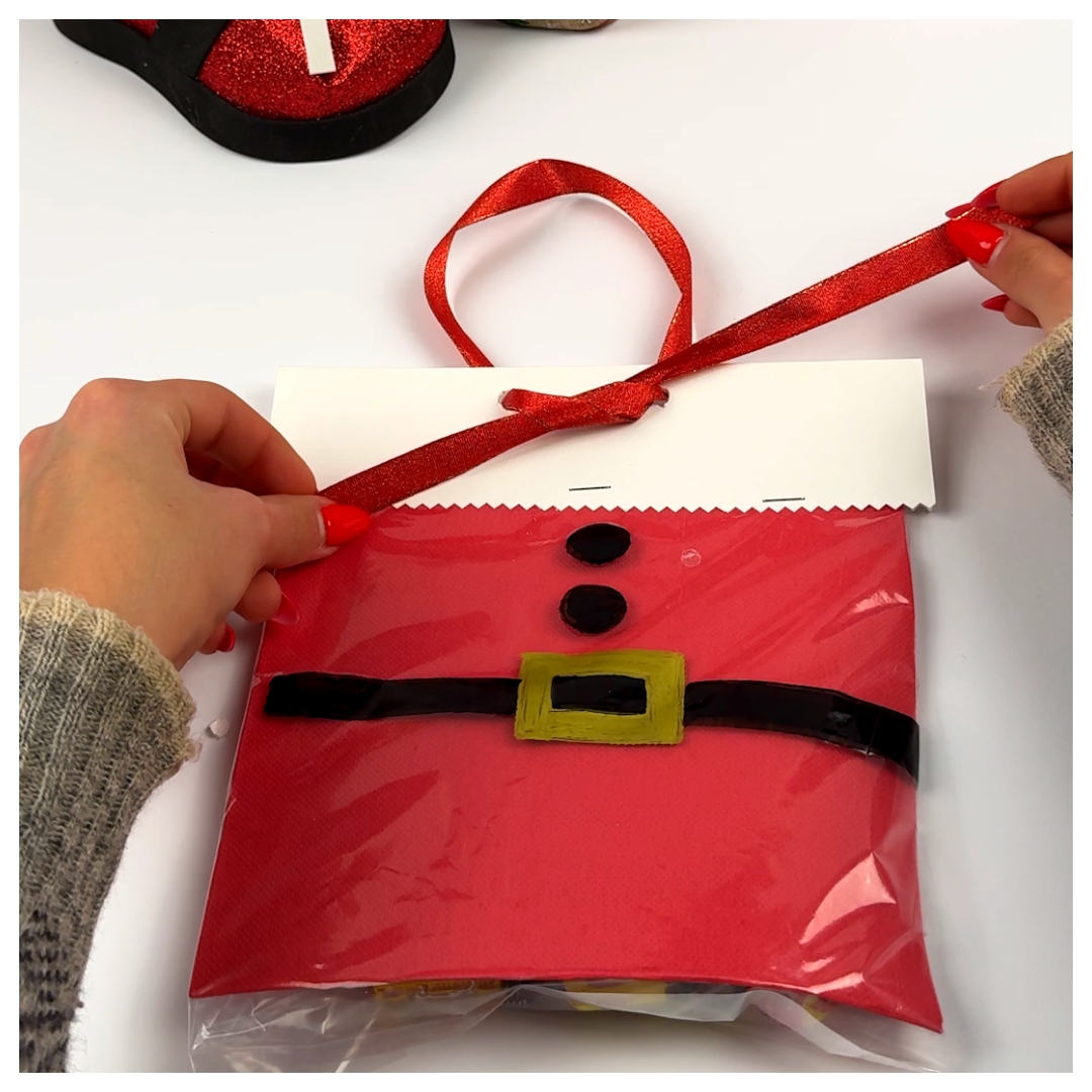 Candy gifts wrapped in Santa style 🎅🍬