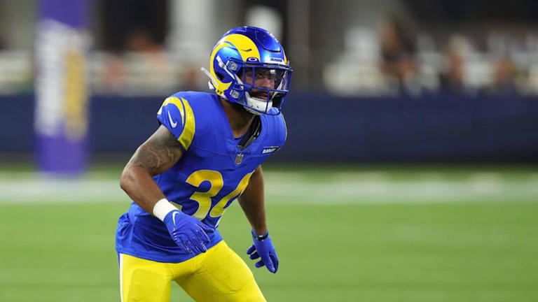 Rams make last-minute roster move before playing Bears