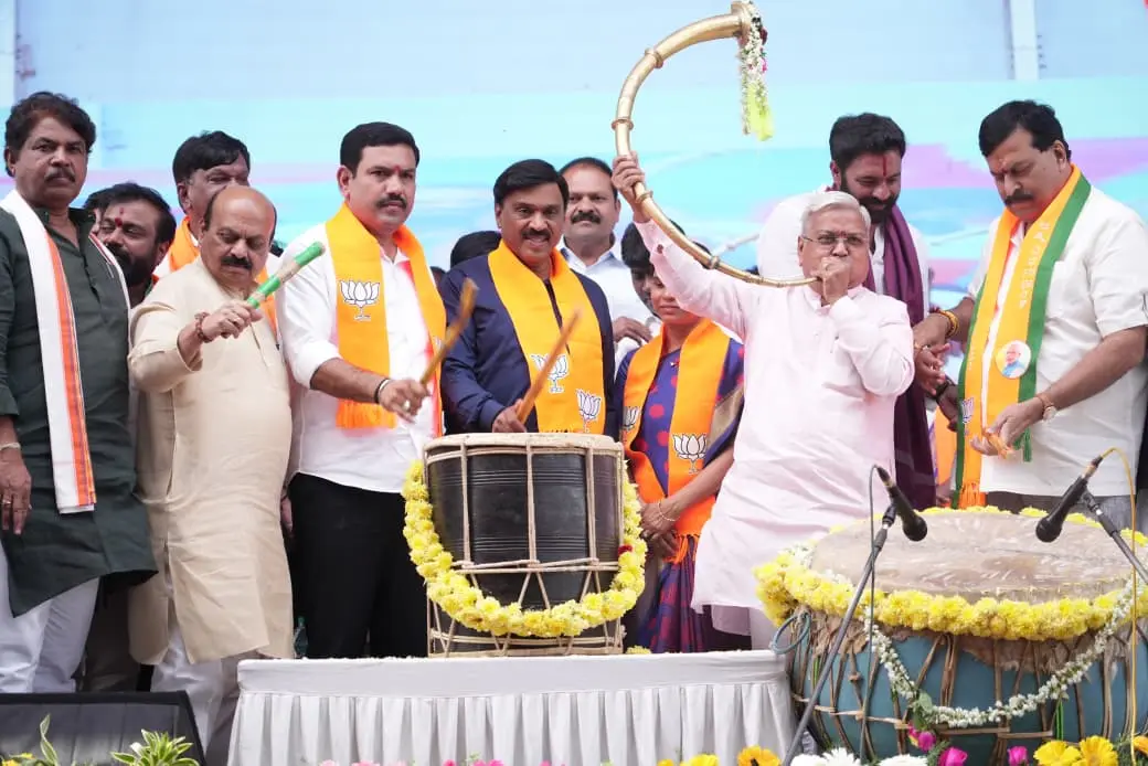 BJP ups the ante on Valmiki banners row in Karnataka's Ballari