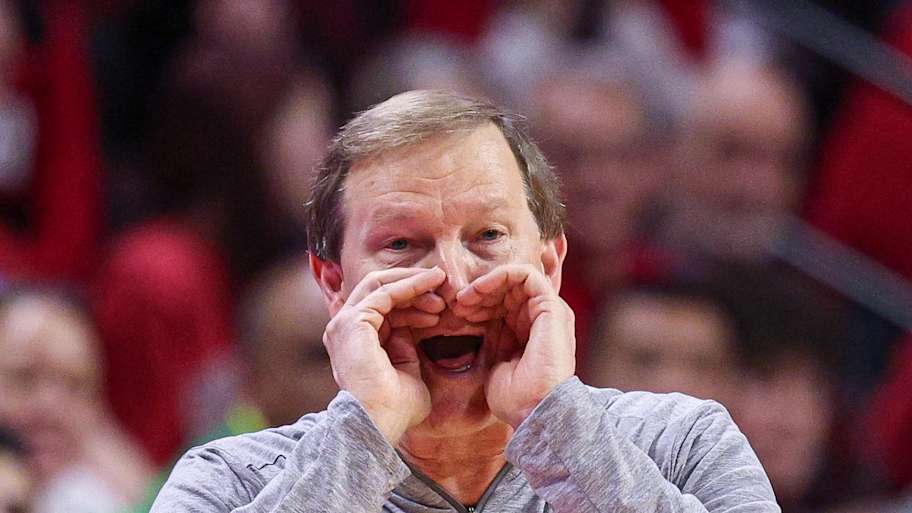 Former Oregon basketball player charged in illegal betting scheme