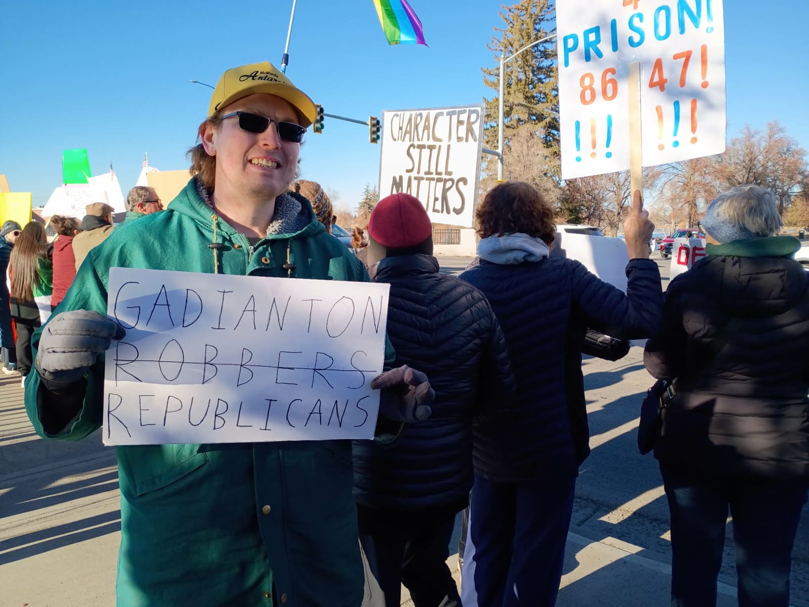 Locals hold protest on Broadway Bridge against 'US military aggression'