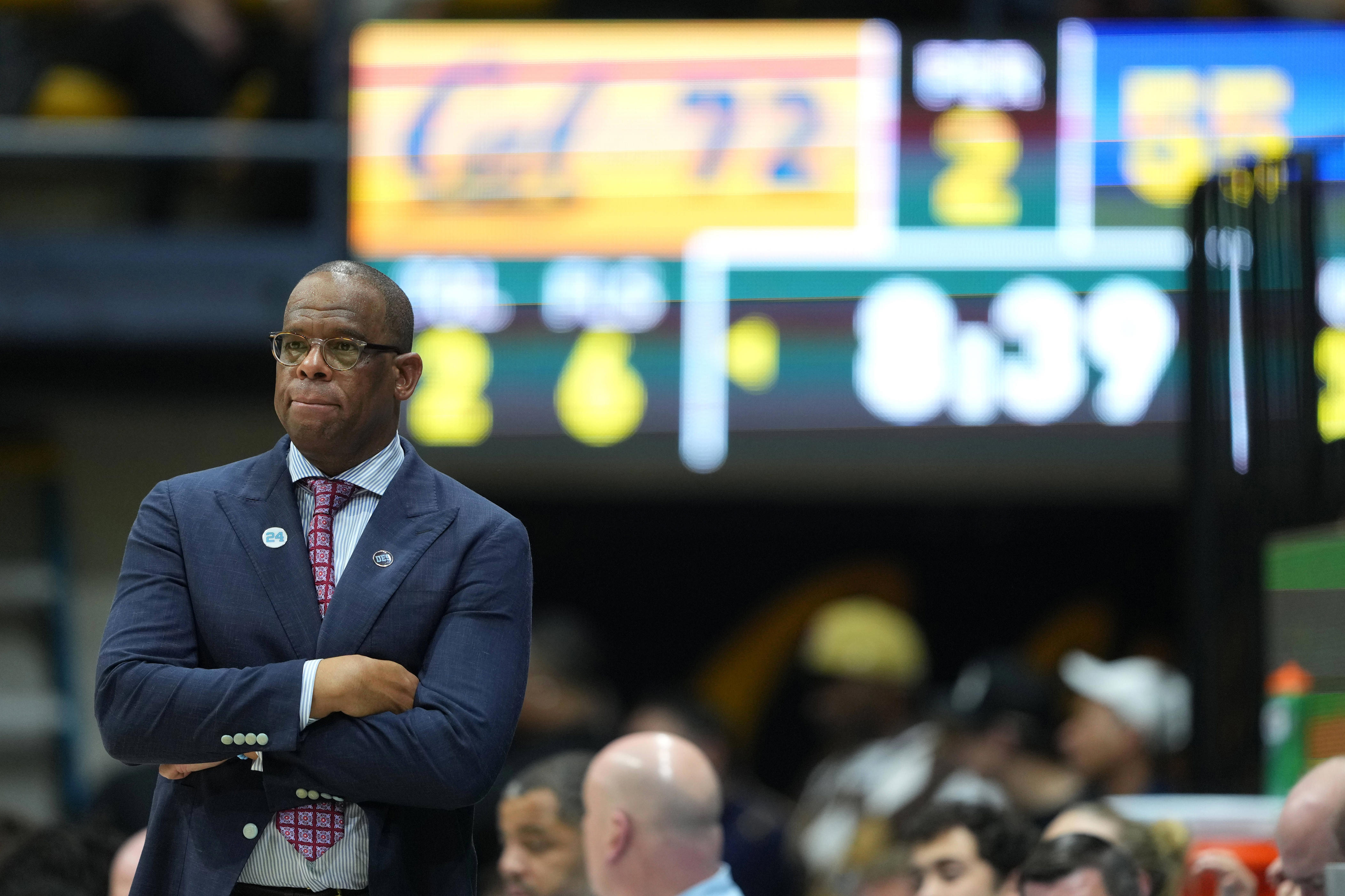 UNC basketball fans sound off on Hubert Davis after loss