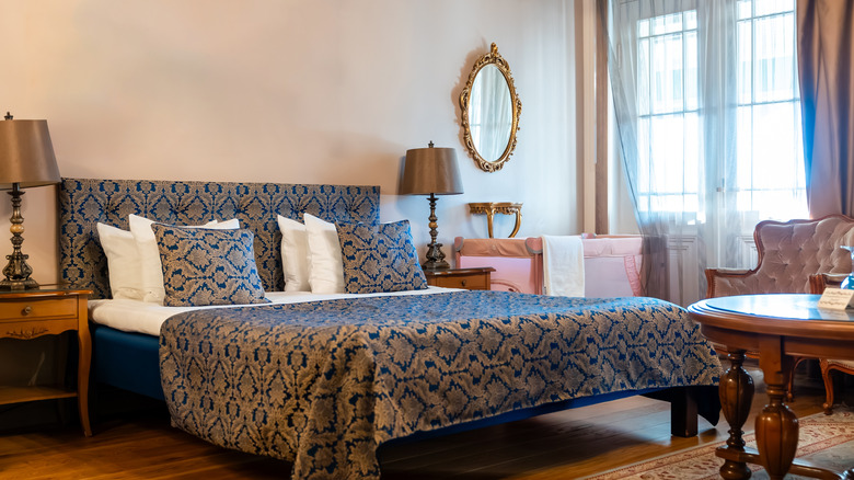 The once-tacky vintage decor that's making a major comeback in 2026 ...