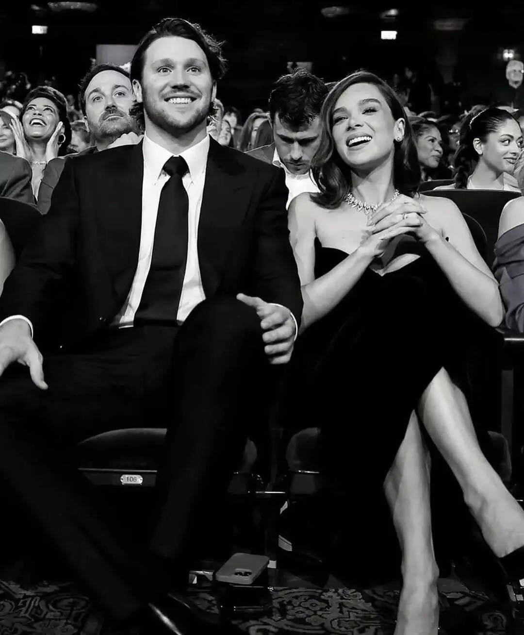 Hailee Steinfeld’s 10-year-old photo in Denver gear trolled by Broncos ...