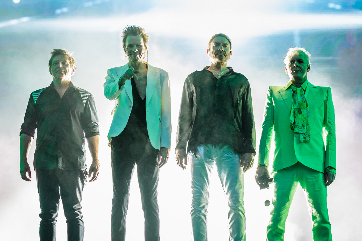 '80s rock icons announced as 2026 headliner at star-studded West Coast ...