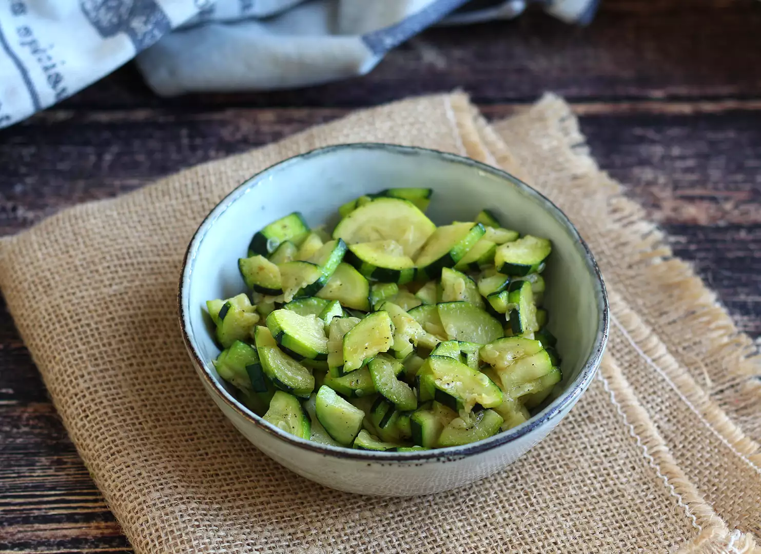 Wie kocht man Zucchini in der Pfanne?