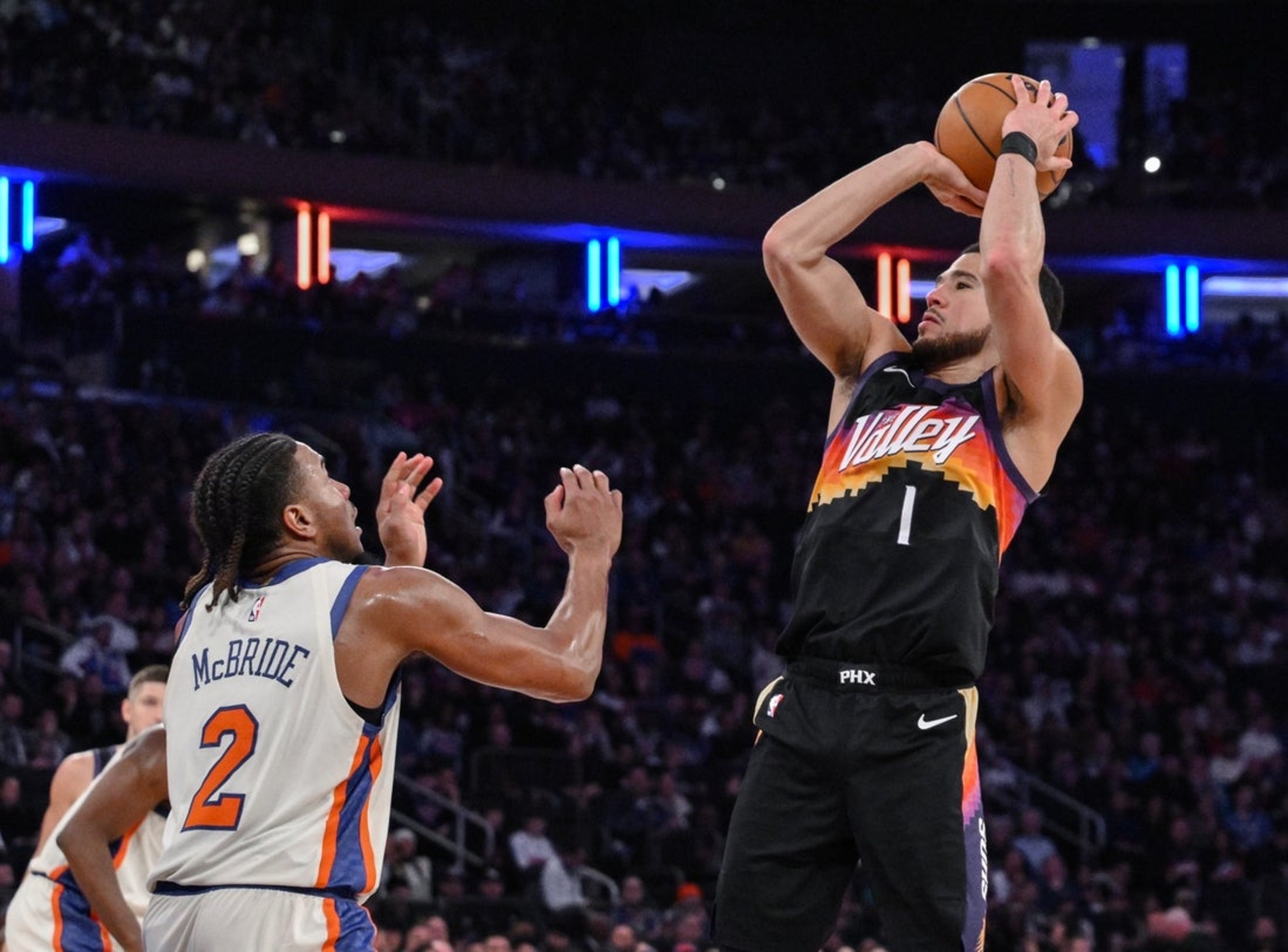 Devin Booker, Suns put hurt on Knicks