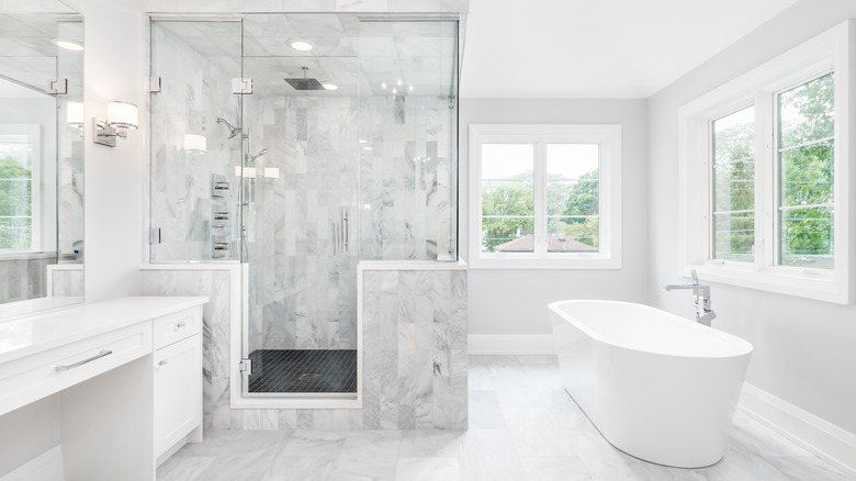 No one wants an all-white bathroom anymore: The 2026 trend everyone's ...