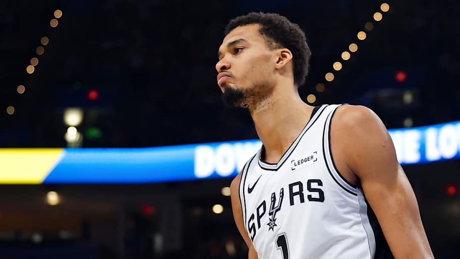 Through NBA's 'dog days,' Spurs holding themselves to same standard