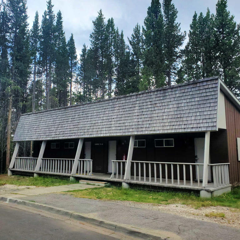 Canyon Lodge Western Cabins: Rustic comfort in Yellowstone
