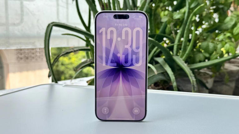 Vijay Sales Republic Day sale live: iPhone 17 prices slashed. Check ...