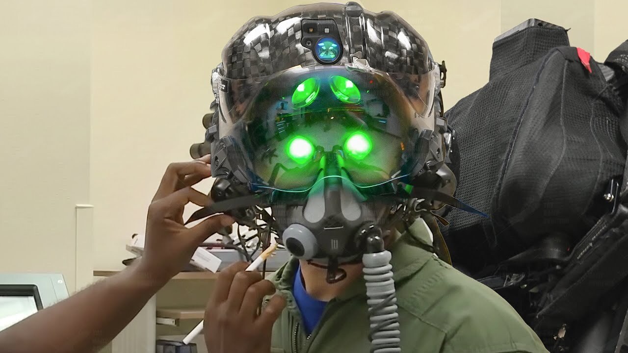Crazy process of fitting US F-35 pilot’s $400,000 helmet