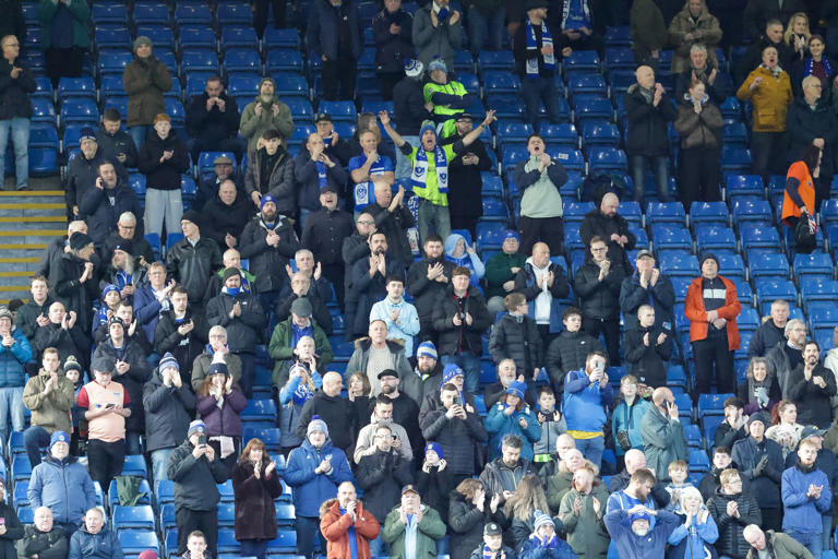 29 brilliant pictures of Portsmouth faithful roaring on side at ...