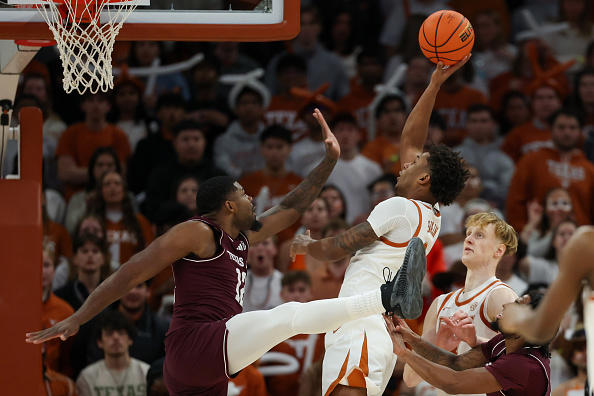 Texas A&M rides hot 2nd half to take Lone Star Showdown over Texas 74-70