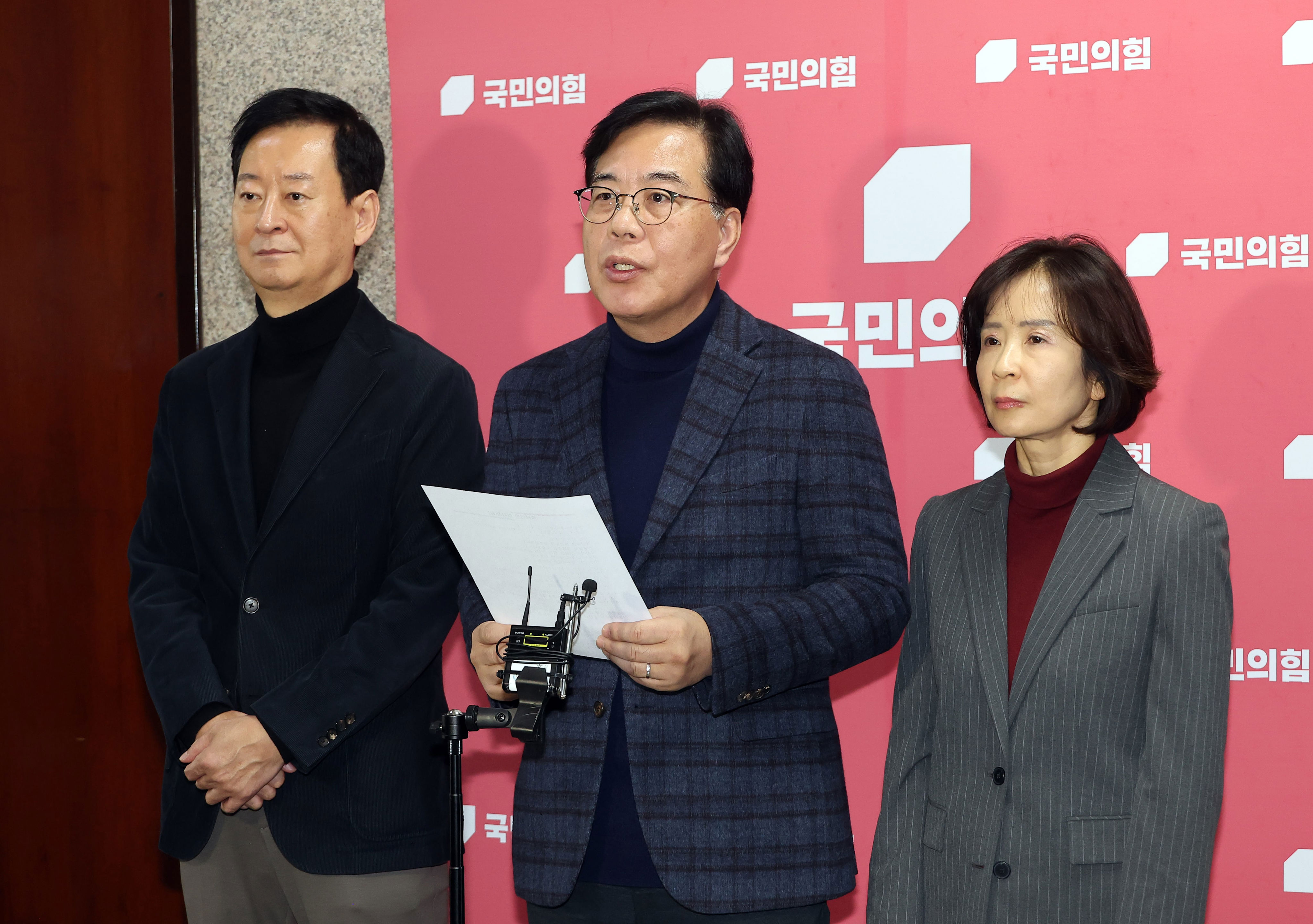 People Power Party proposes summit, demands dual special counsels