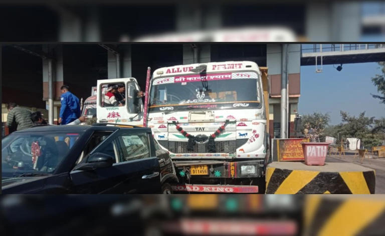 On camera, truck rams cars at UP toll booth, drags employee for 50 metres