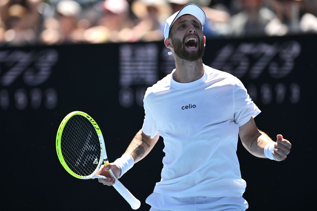 Australian Open crowd boo player after underarm serve on match point