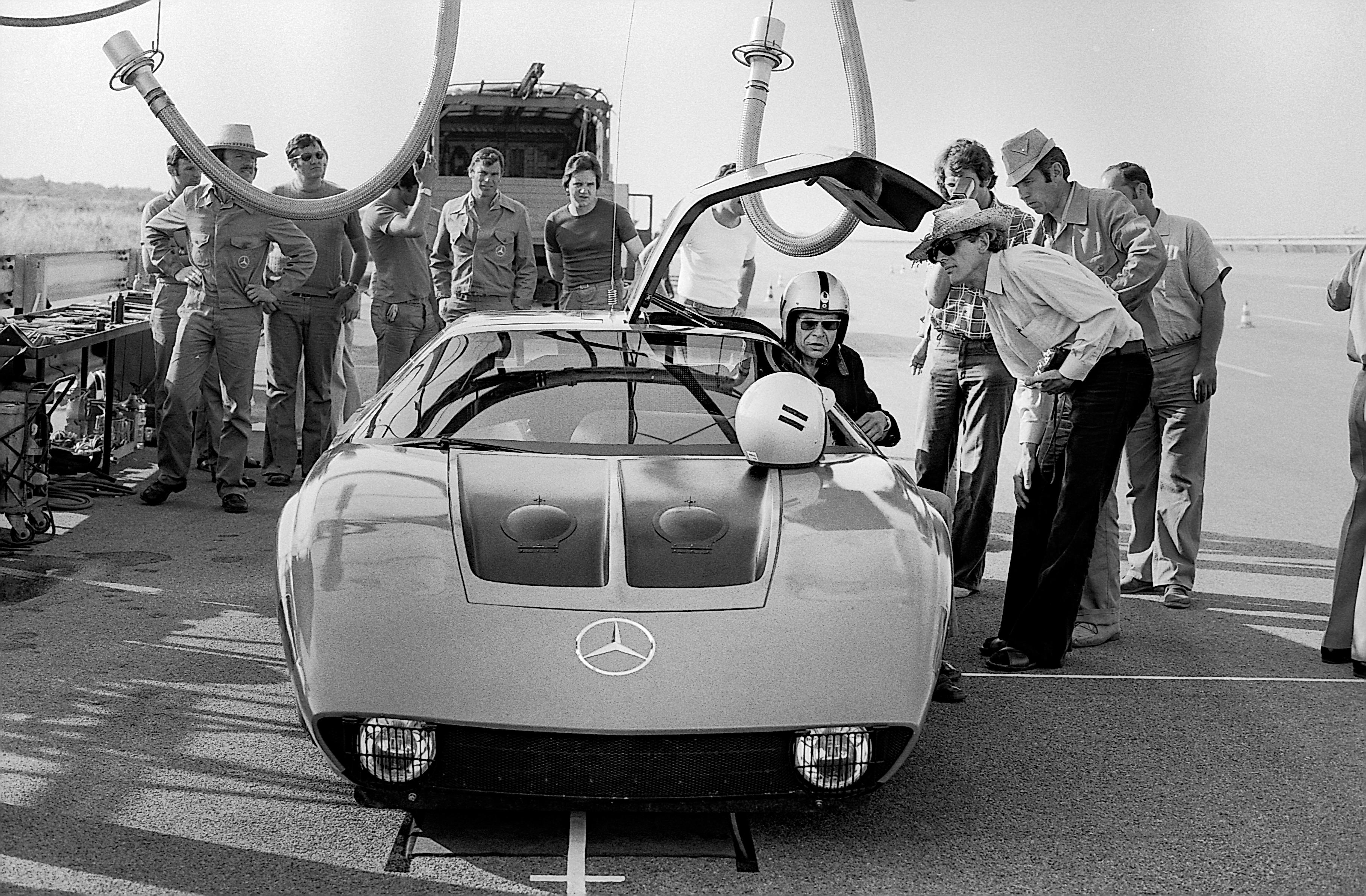 Mercedes-Benz blikt terug: 75 jaar kreukelzone en het ongeslagen ...