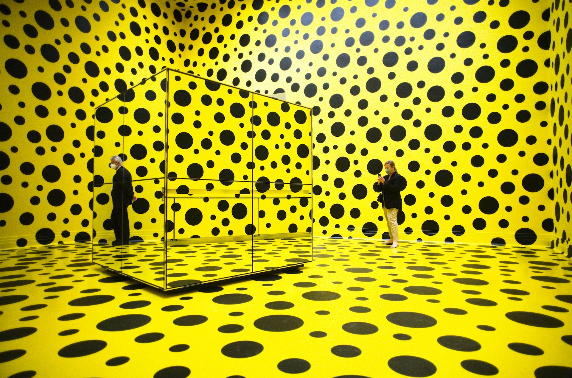 Μπήκαμε στον θαυμαστό κόσμο της Yayoi Kusama