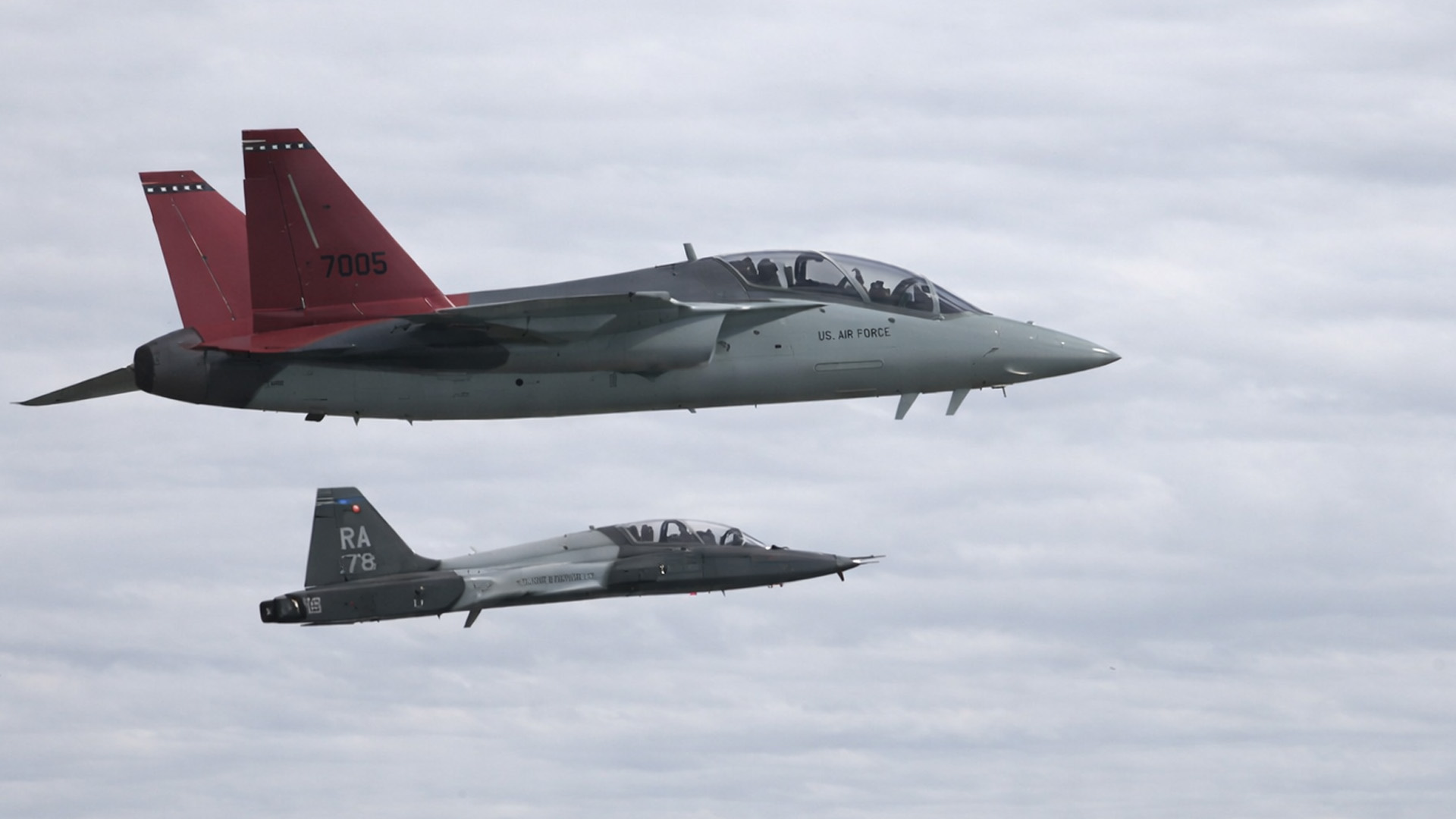 T-7A Red Hawk landt voor het eerst op JBSA-Randolph