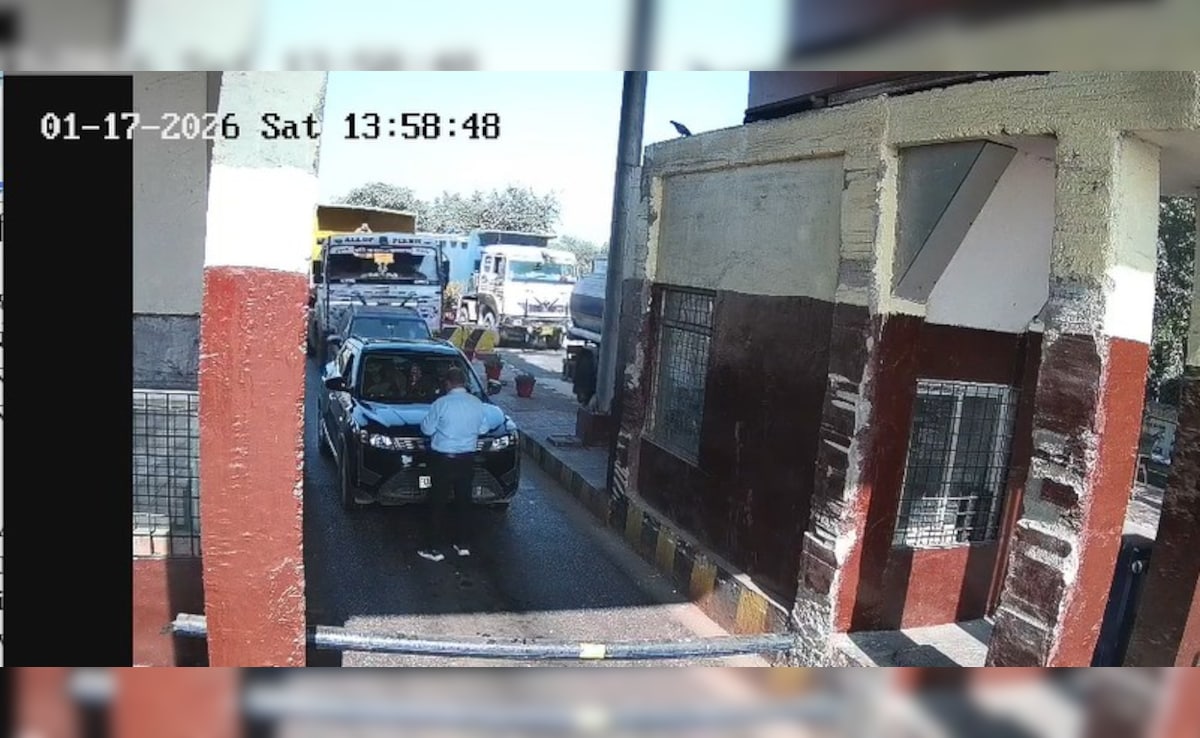 On camera, truck rams cars at UP toll booth, drags employee for 50 metres