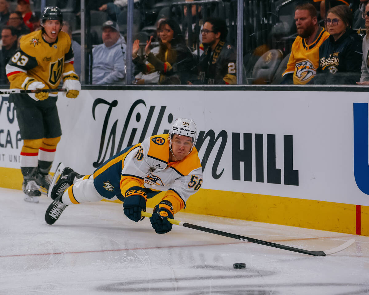 Golden Knights pour it on Predators, earn 7th straight victory