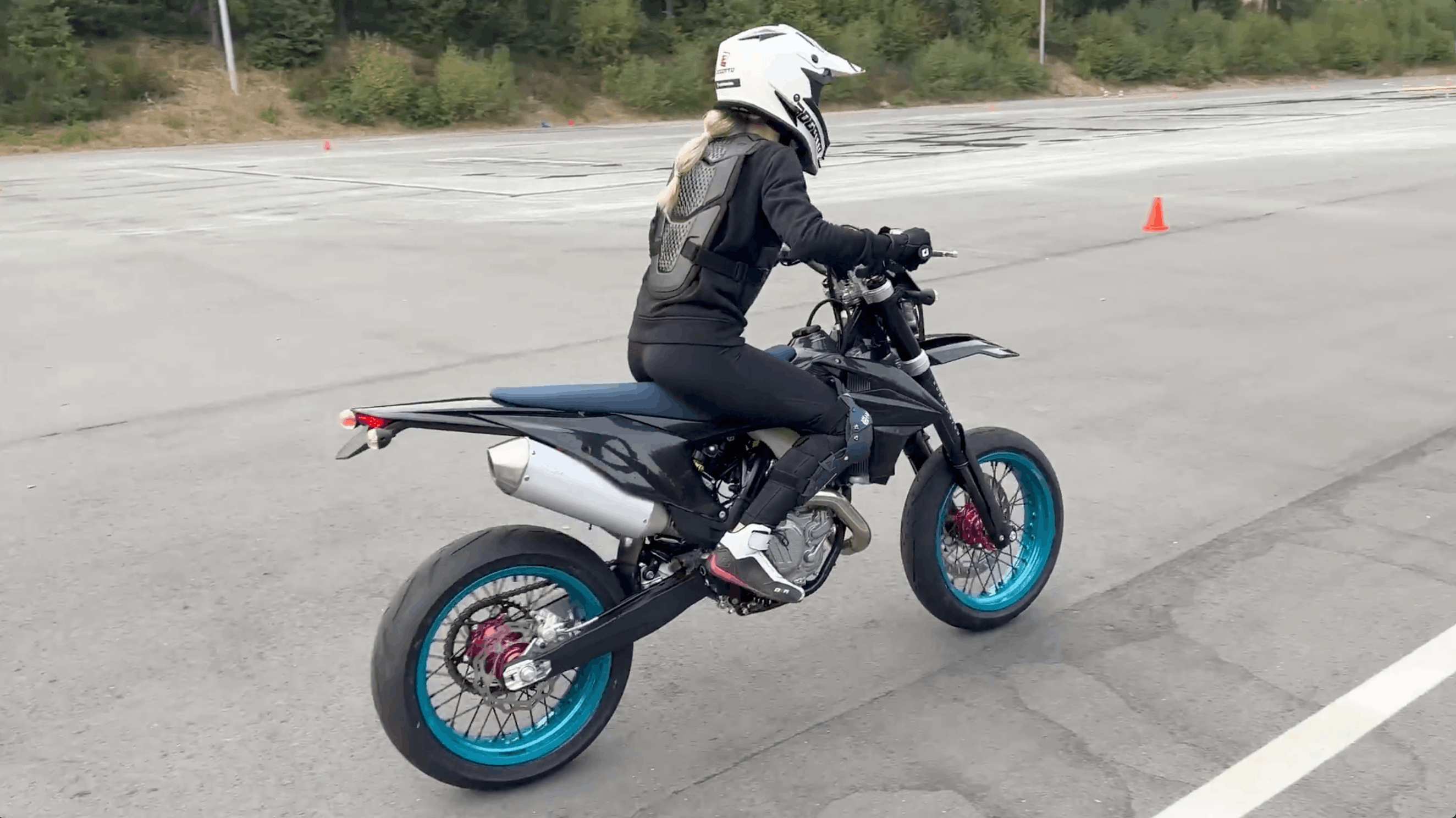 Erste Fahrt mit der neuen Supermoto
