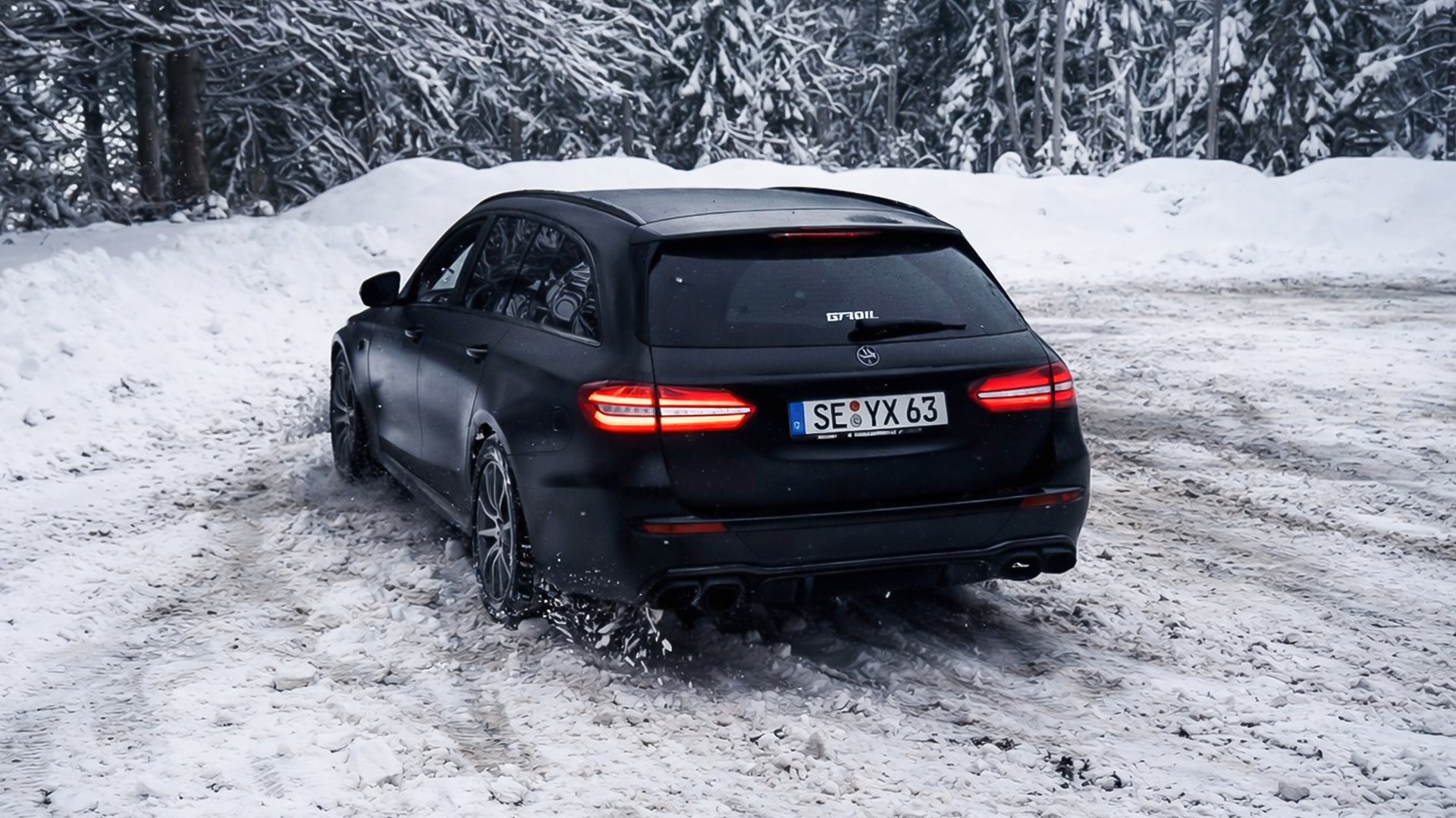 Mercedes-AMG E63s mit Power im Schnee