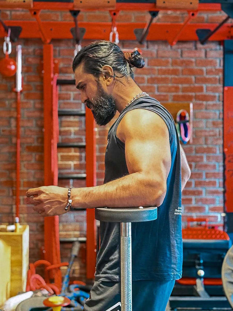 Ram Charan’s ‘beast mode’ look; fans call the body transformation ...