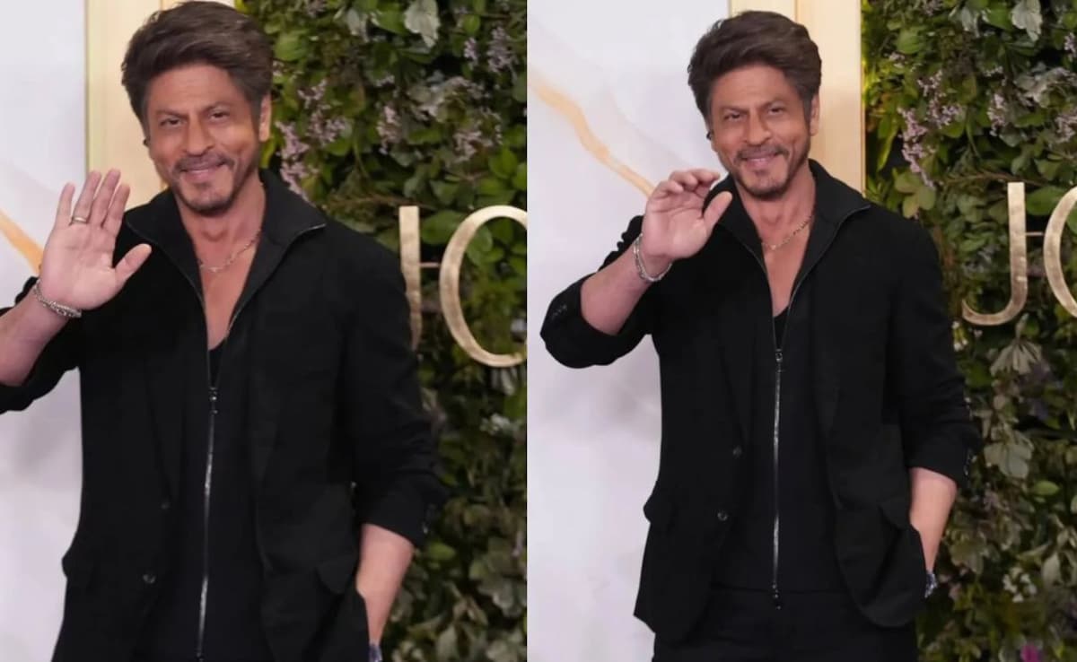Shah Rukh Khan steals the spotlight in an all-black outfit at Saudi ...