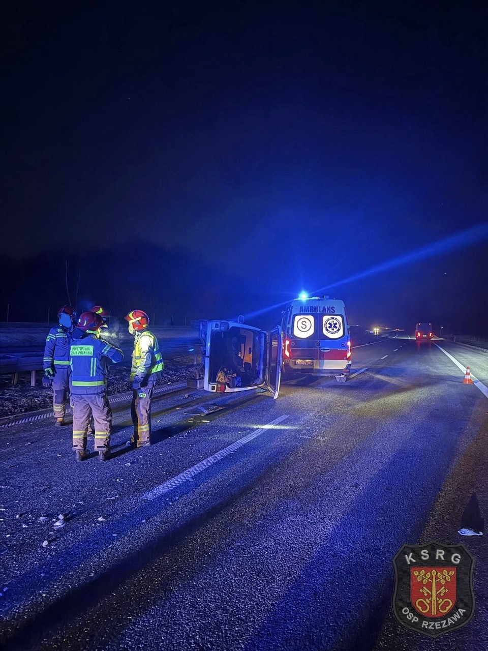 Wypadek na autostradzie A4 pomiędzy Brzeskiem i Bochnią. Bus nad ranem ...