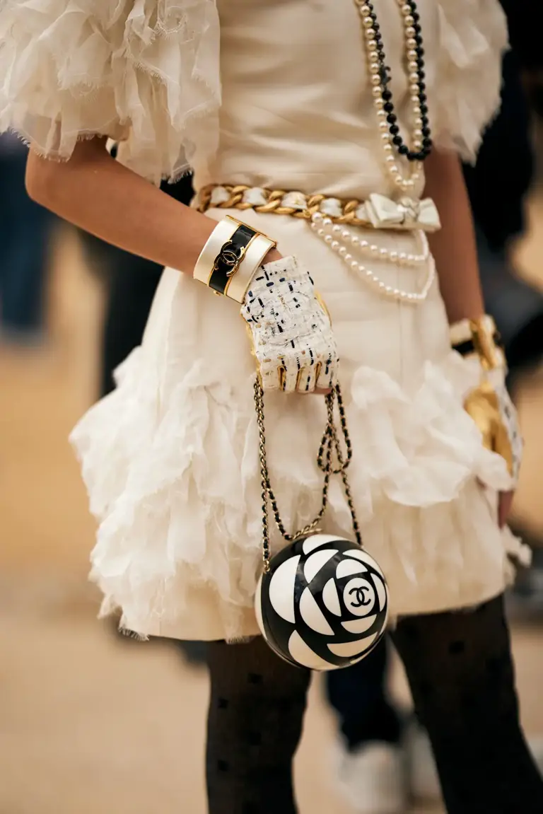 Cómo llevar los mitones de punto en 2026: ideas de street style