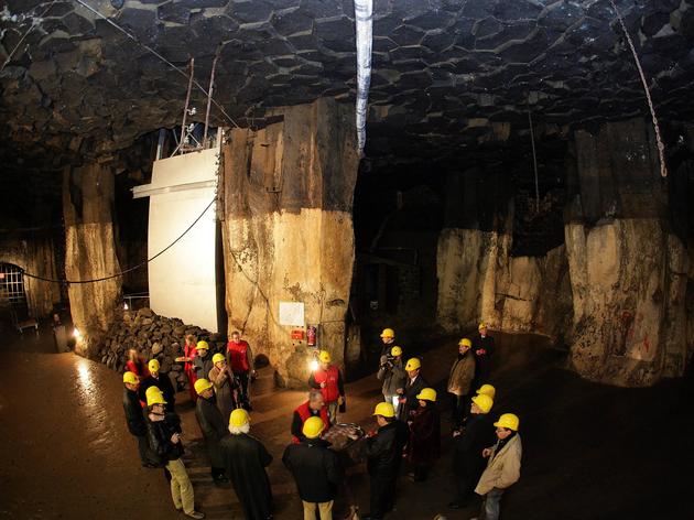 Nur 50 Minuten von NRW: Weltweit einmalige Lava-Landschaft liegt 32 ...