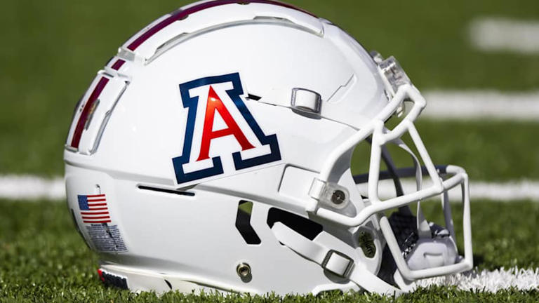 Arizona pursuing 2027 BC wide receiver commit