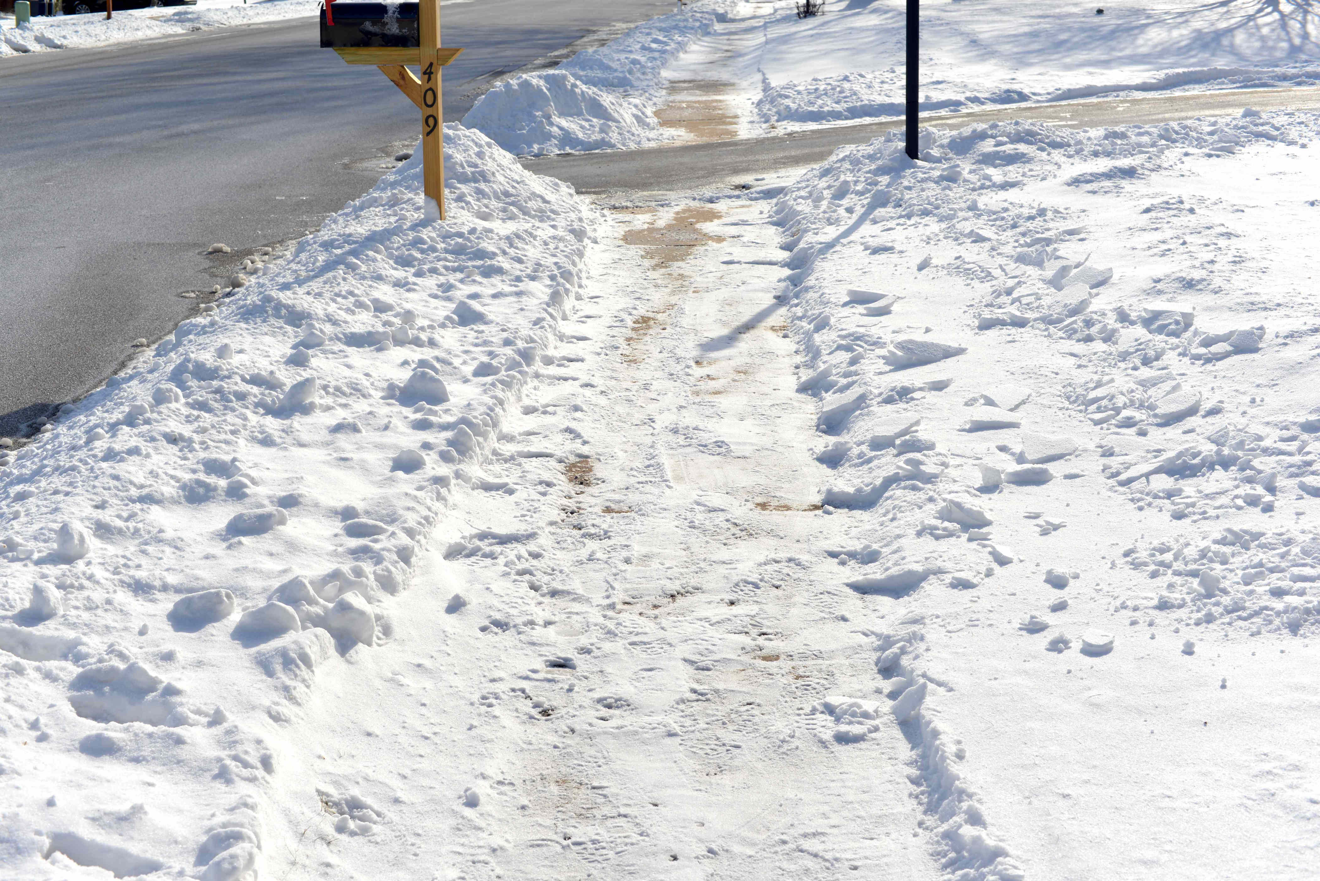 Vinegar can melt sidewalk ice fast—but there's a catch
