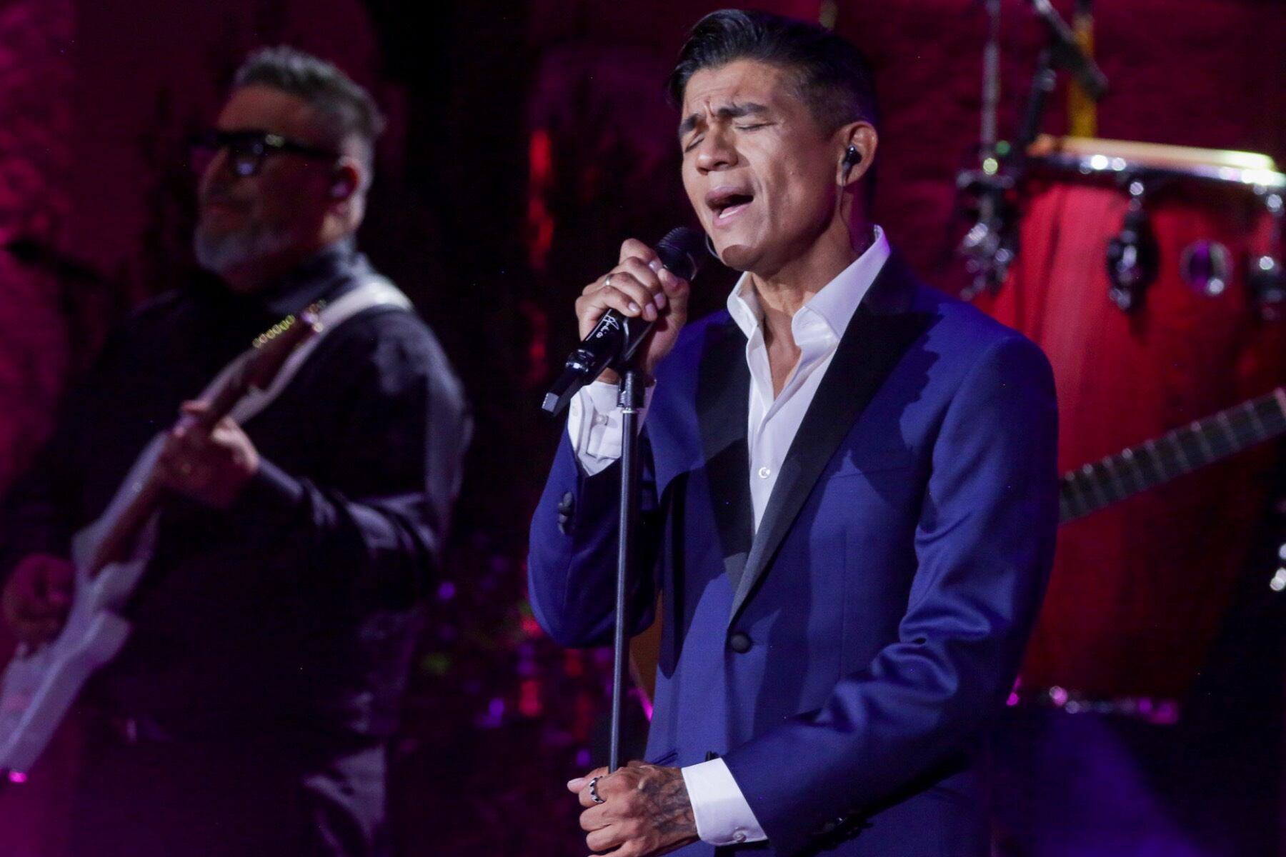 Américo canta a su amor, León Murillo divide al público y Gepe con todo ...