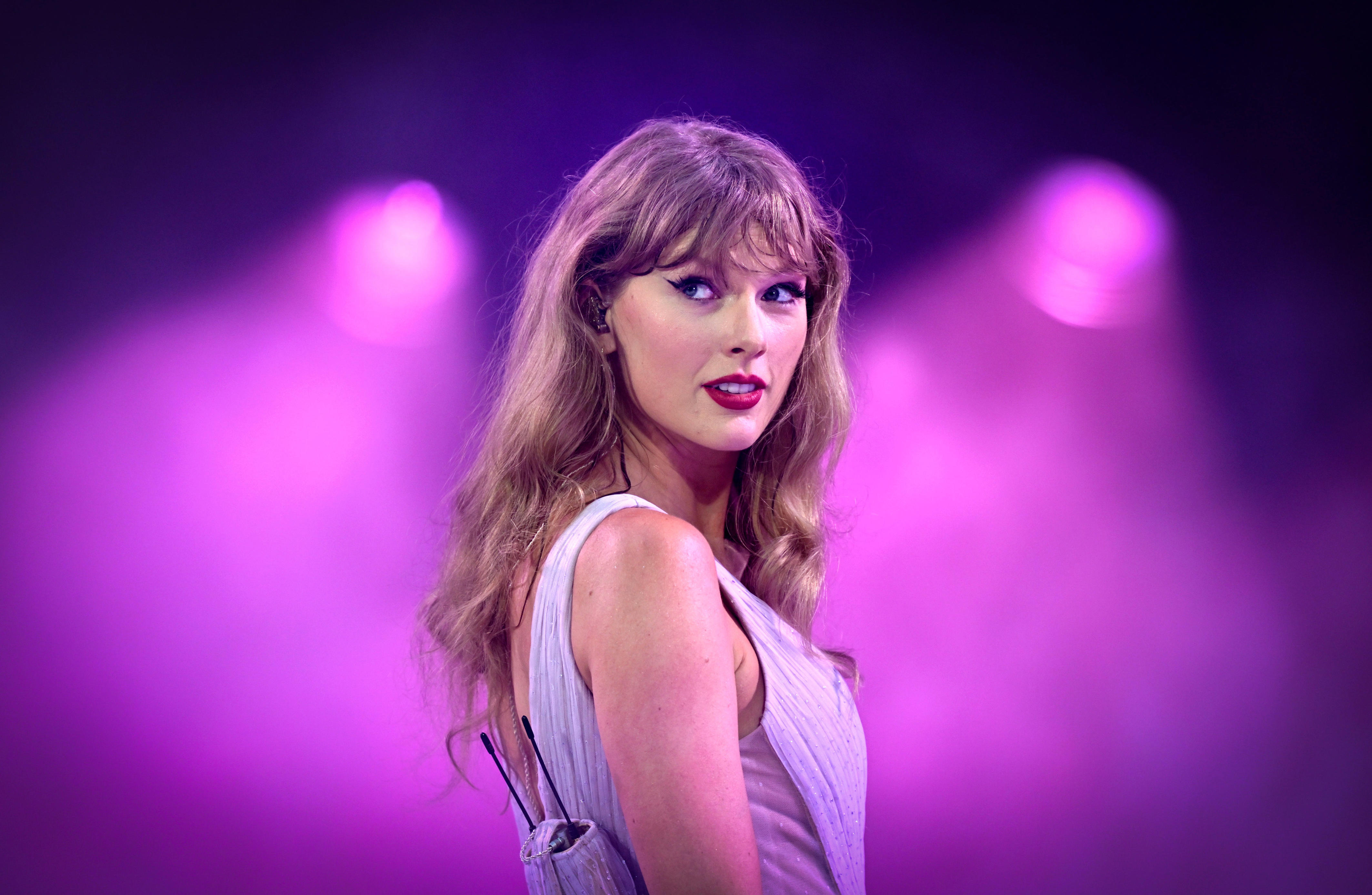 Taylor Swift made this wine sell out—these 5 similar bottles taste just ...