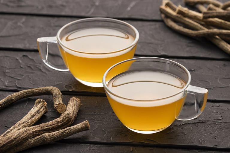 7 herbal teas that can interact with your medications