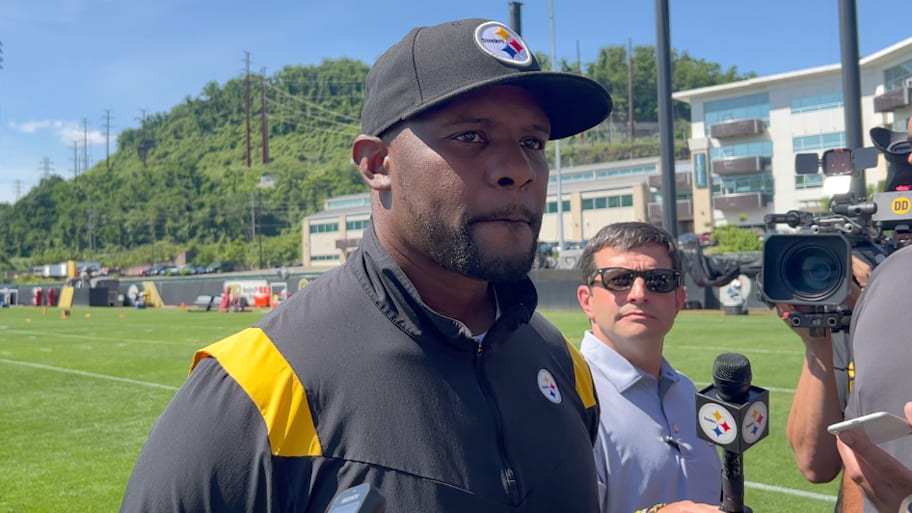 Brian Flores back in Steelers facility with HC position on line