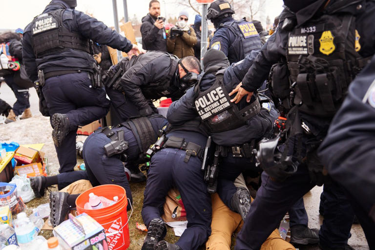 NYC socialists mustering army of 4,000 anti-ICE activists to bring ...